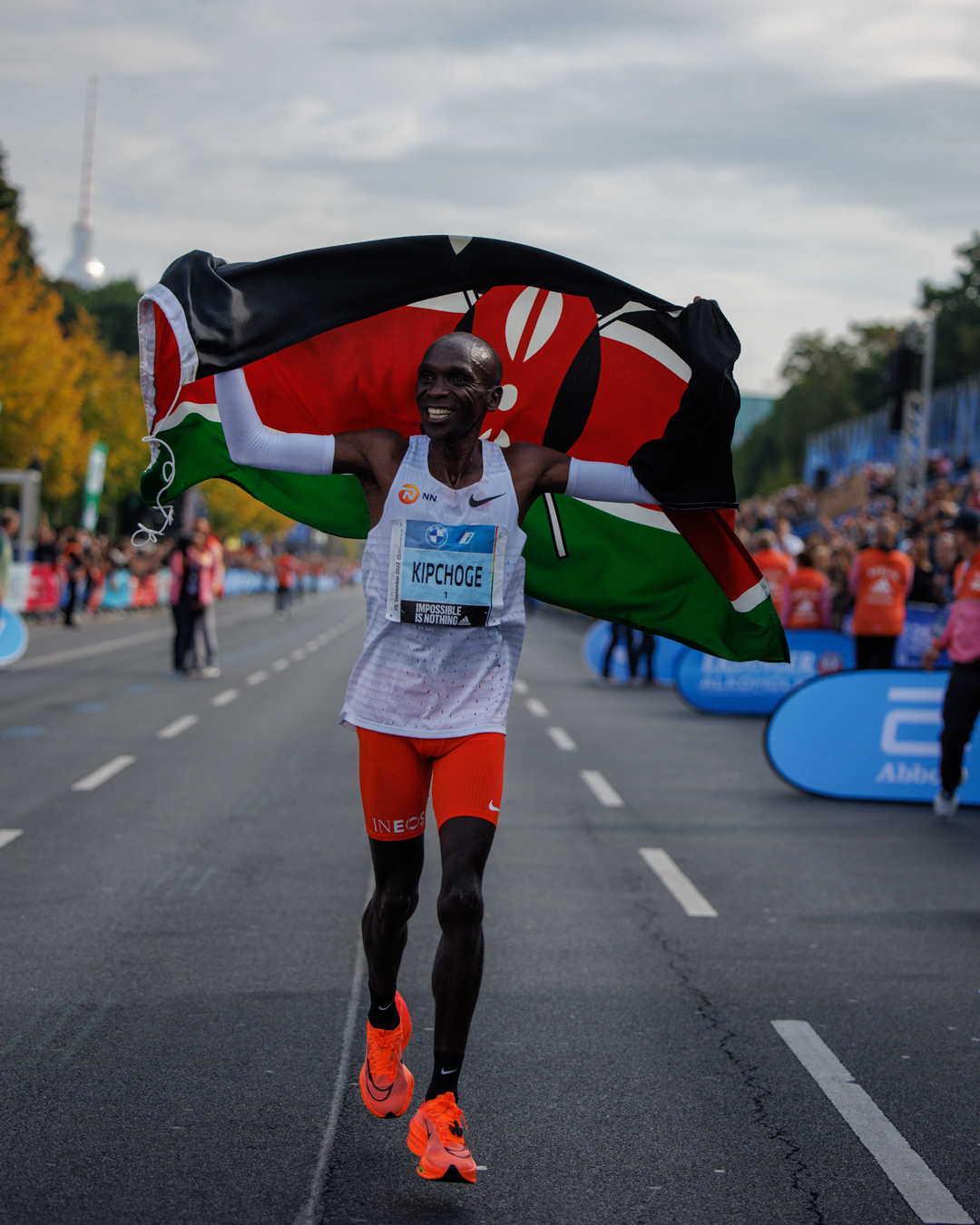 RECORD DEL MUNDO MARATON ELIUD KIPHOGE 2.01.09