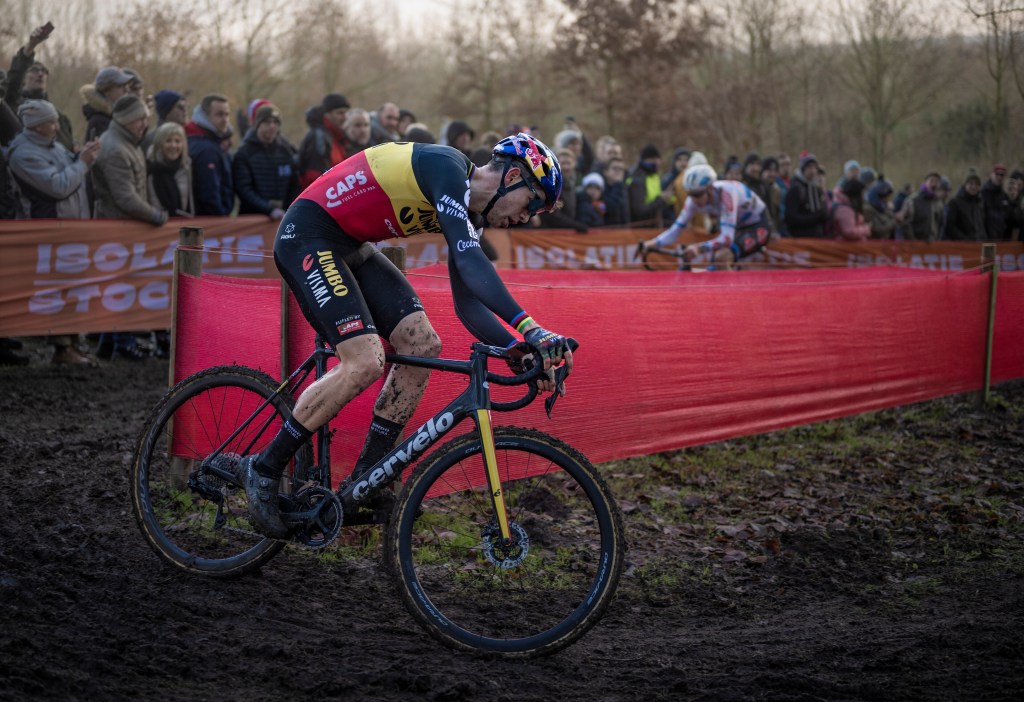 CiCLOCROSS 2023: Van der Poel, Van Aert y Pidcock, Mayayo
