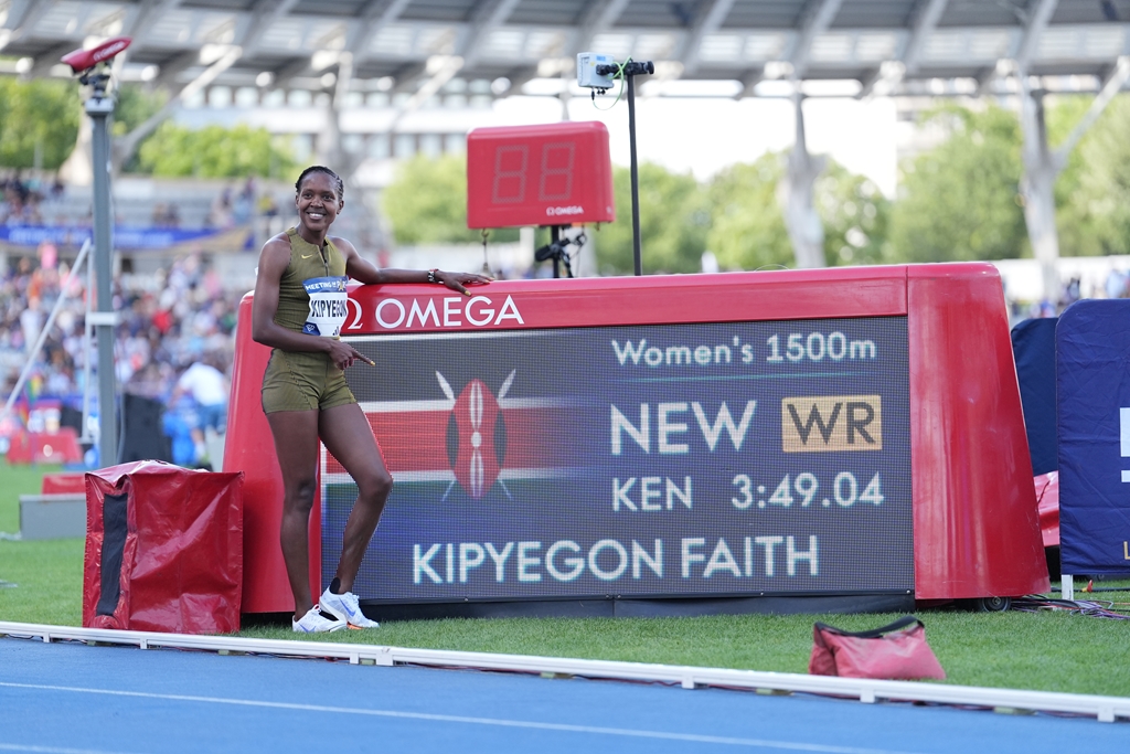 RÉCORD DEL MUNDO 1500M FAITH Kipyegon 3:49.04. Mayayo