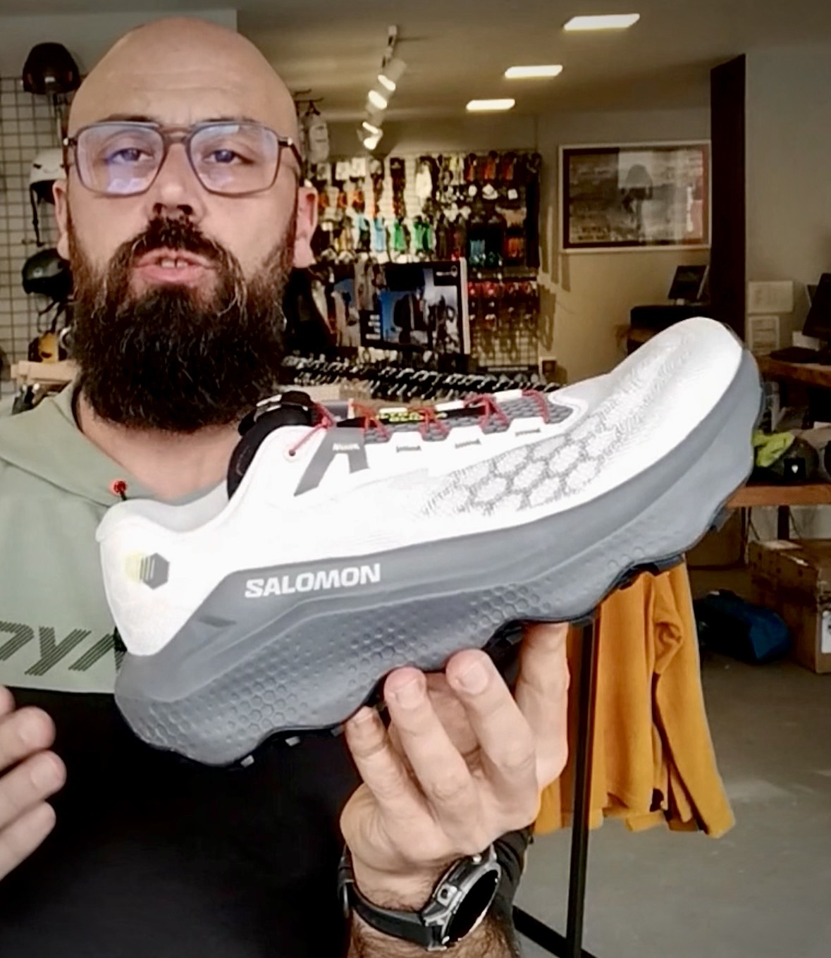 Salomon Ultra Glide 4 review: Video y análisis Mayayo.